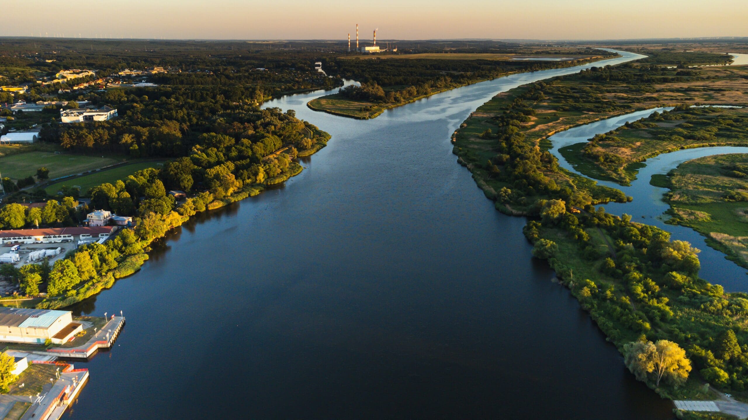 Let Nature Unfold: Floodlands Revival for a Solarpunk World
